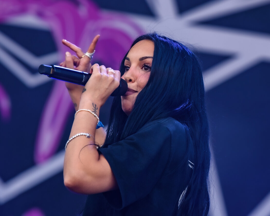 Badmómzjay: Neue Single "Mh Mh" mit Juju – laut.de – Fotogalerie zur News