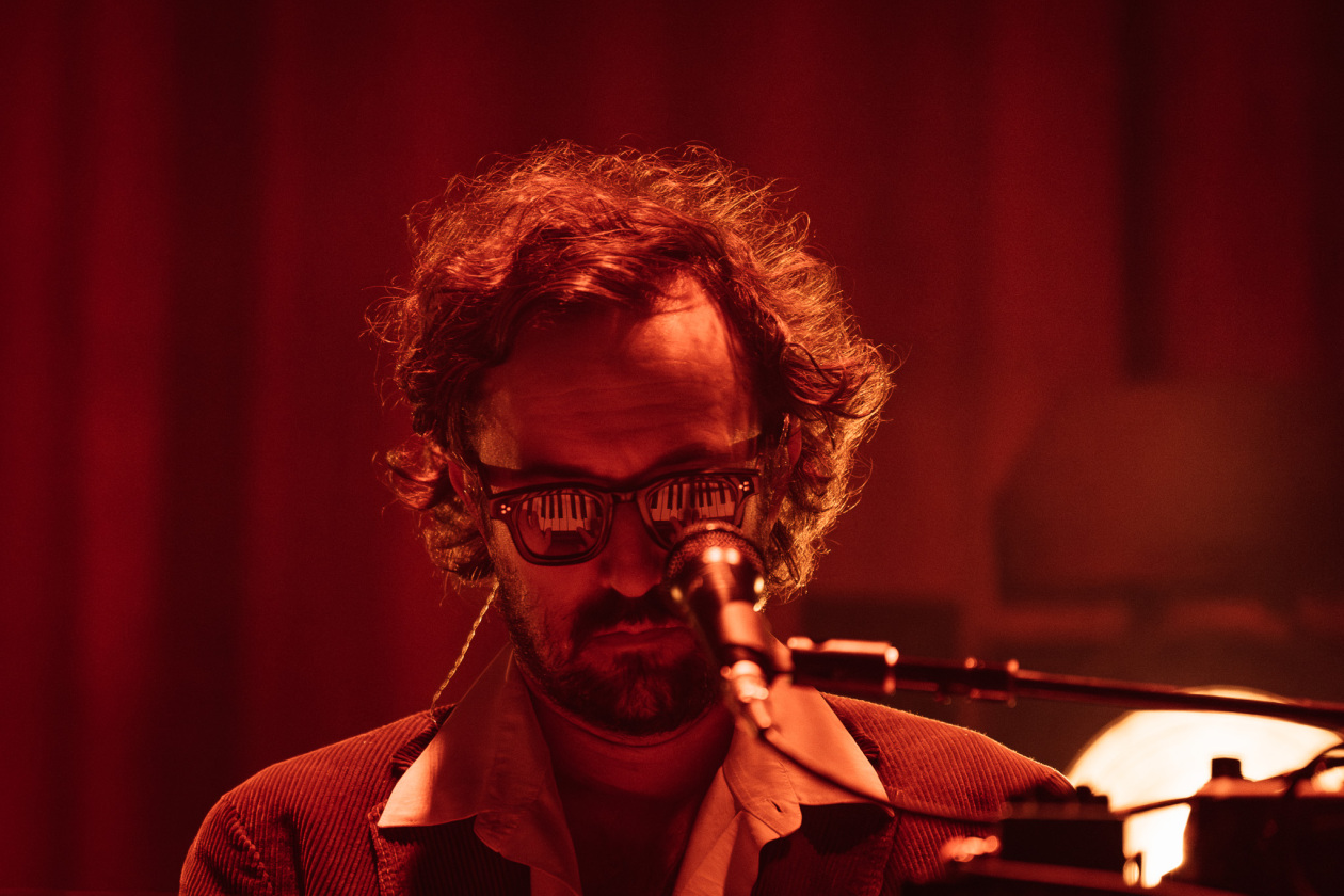 Father John Misty – Father John Mistys Band. (24/25) – laut.de – Foto