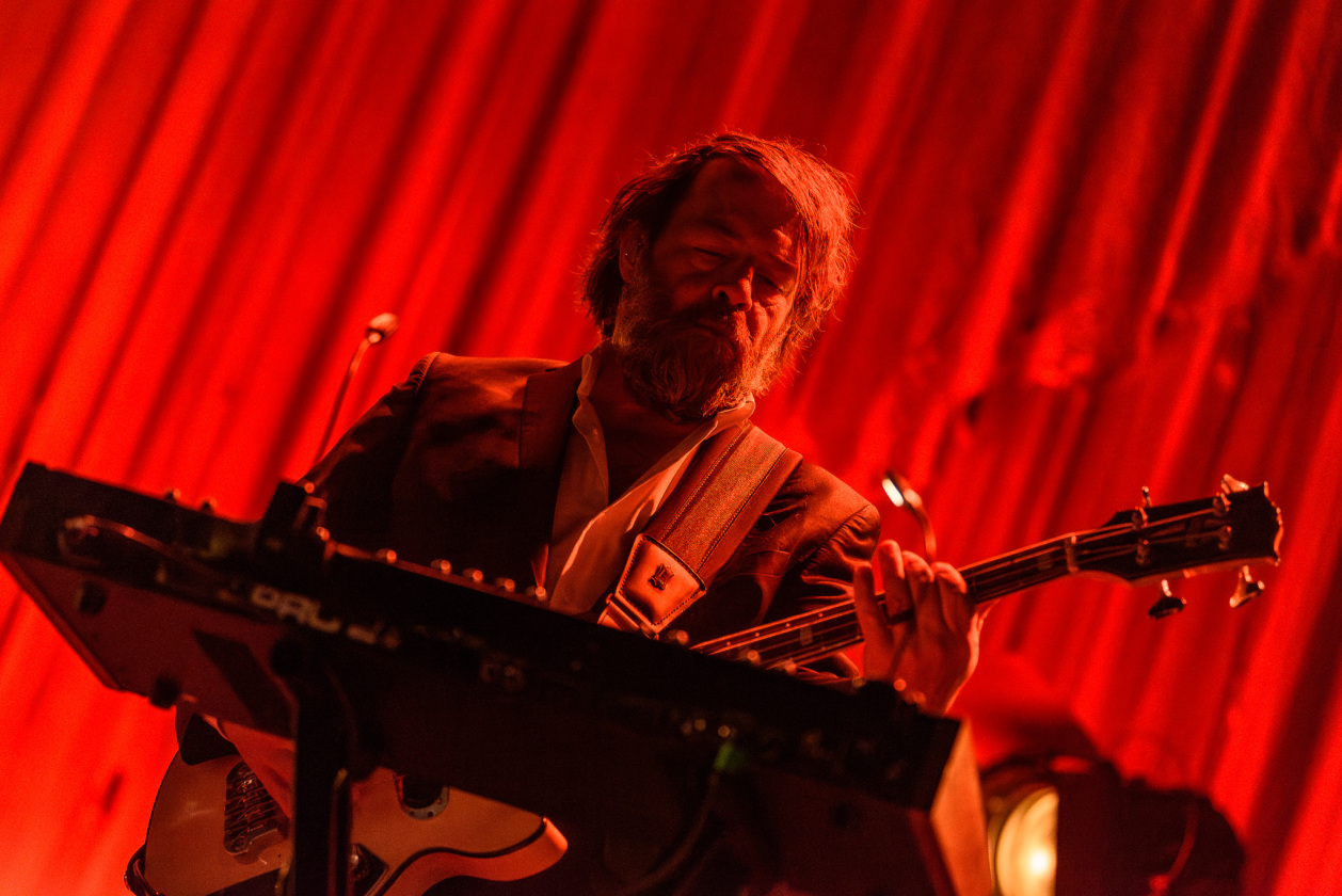 Father John Misty – Father John Mistys Band. (22/25) – laut.de – Foto