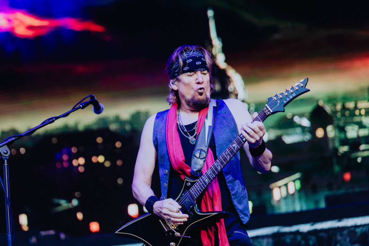 Iron Maiden – Adrian Smith. (28/31) – laut.de – Foto